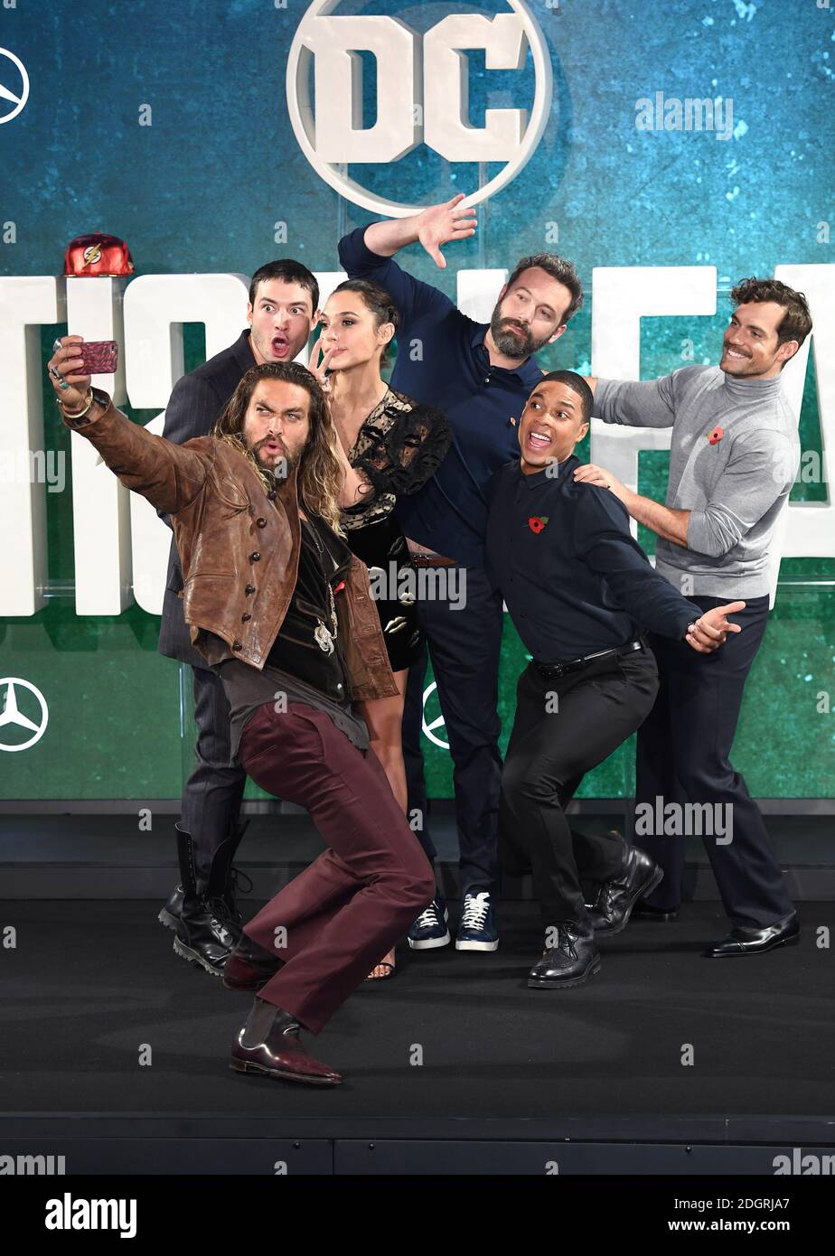 Jason Momoa, Ezra Miller, Gal Gadot, Ben Affleck, Ray Fisher und Henry ...