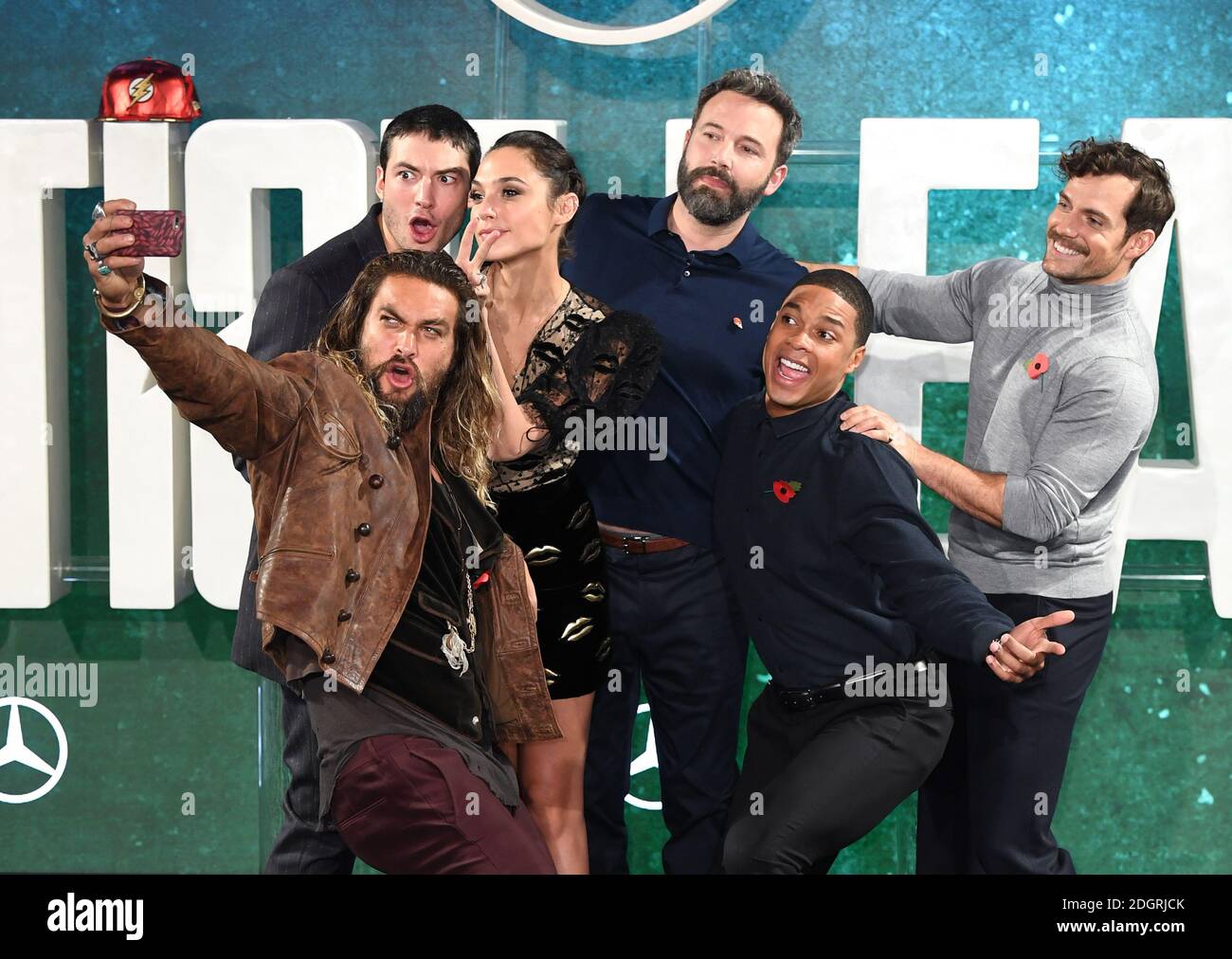 Jason Momoa, Ezra Miller, Gal Gadot, Ben Affleck, Ray Fisher und Henry ...