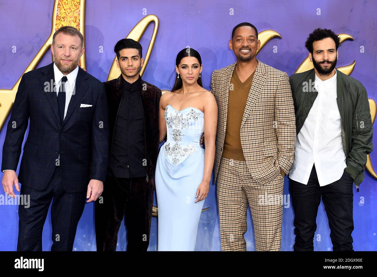 Regisseur und Darsteller (links-rechts) Guy Ritchie, Mena Massoud ...