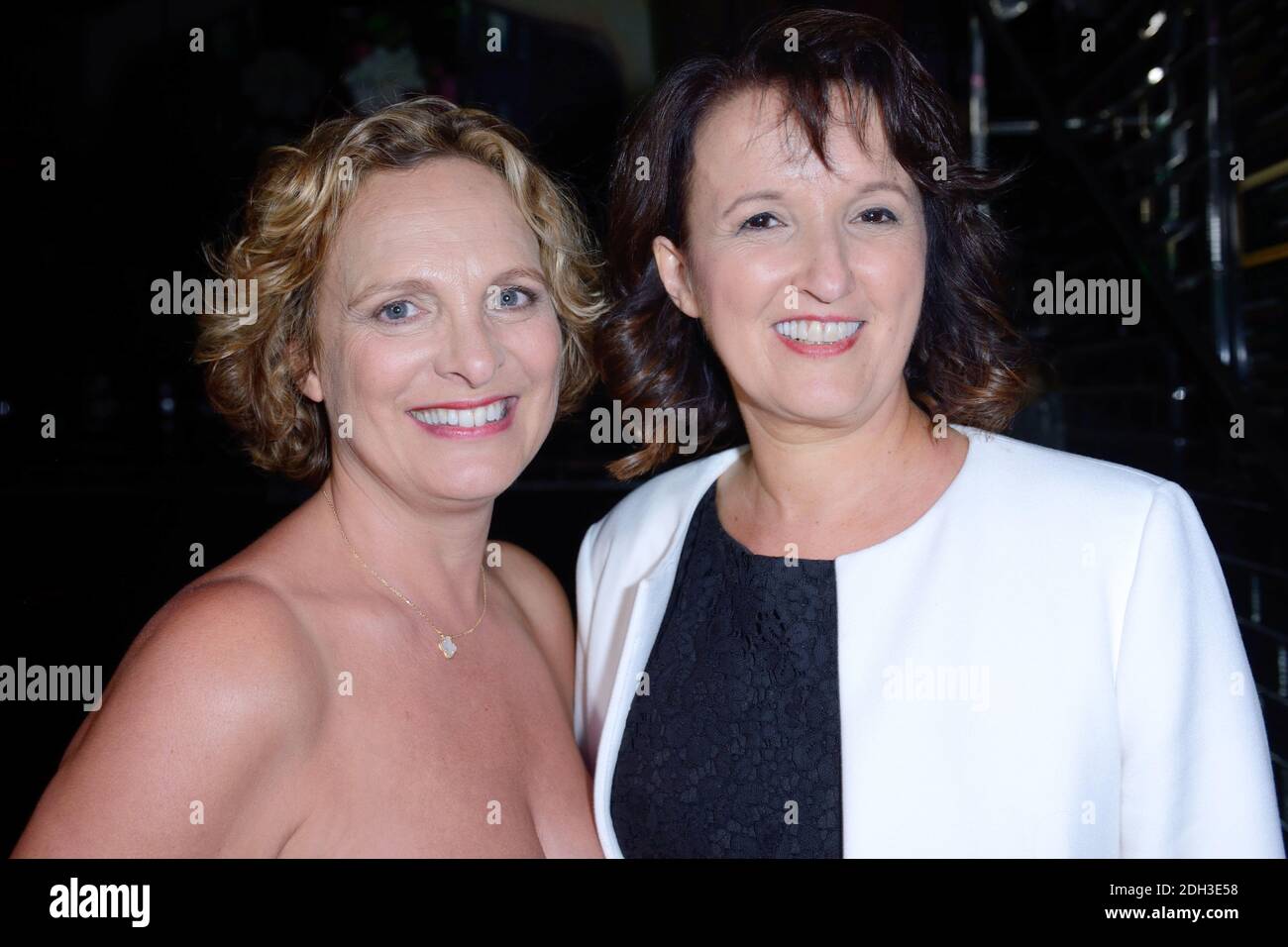 Isabelle weil et Anne Roumanoff participent au Red defile organize par ...