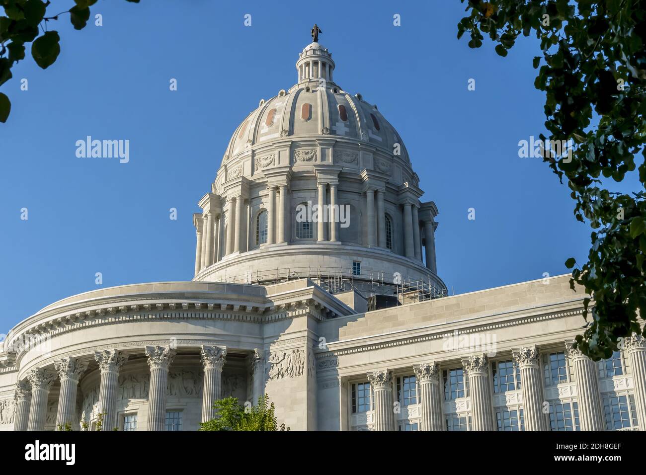 Parliament building pillars -Fotos und -Bildmaterial in hoher Auflösung ...