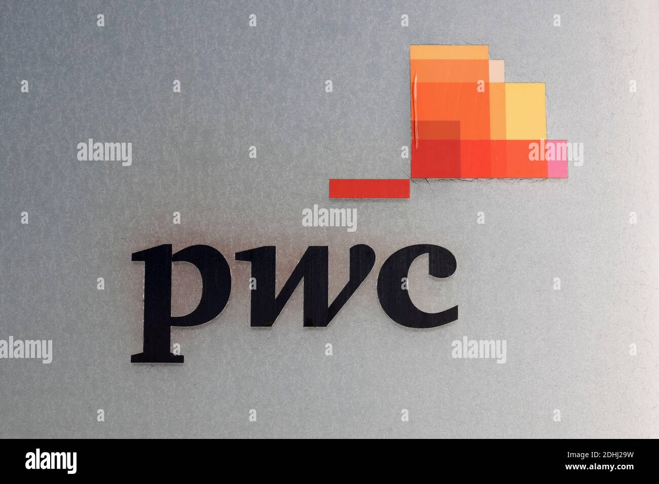 Pwc logo design -Fotos und -Bildmaterial in hoher Auflösung – Alamy