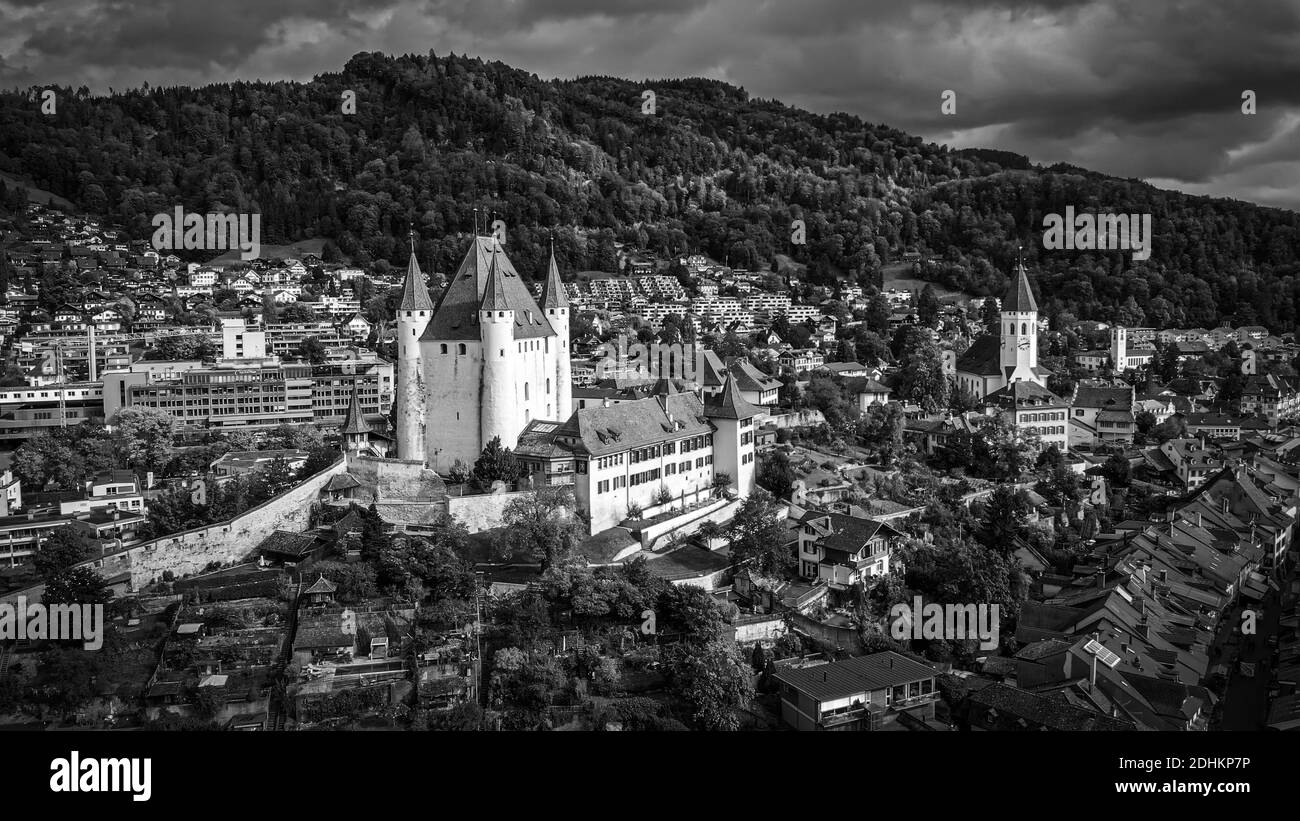 Blick auf die altstadt mit dem aare see thun -Fotos und -Bildmaterial ...