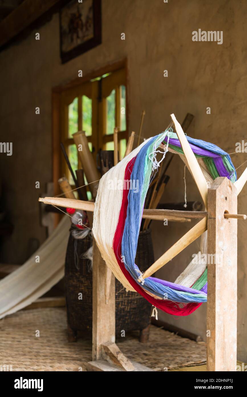 Antiker holzwebstuhl -Fotos und -Bildmaterial in hoher Auflösung – Alamy