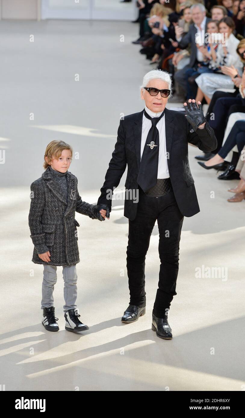 File photo - Karl Lagerfeld und sein Neffe Hudson Kroenig posieren ...