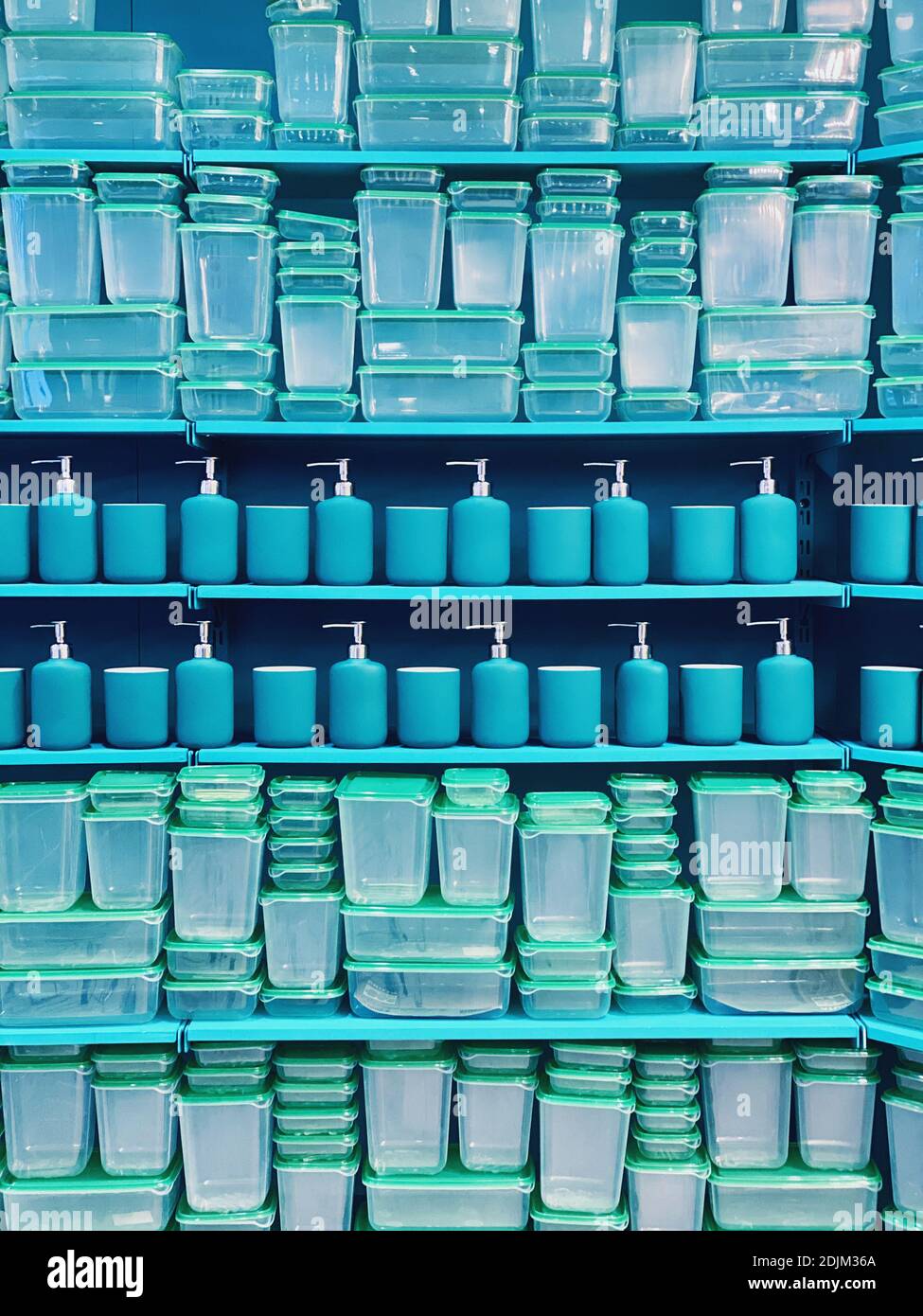 Spender stapel -Fotos und -Bildmaterial in hoher Auflösung – Alamy