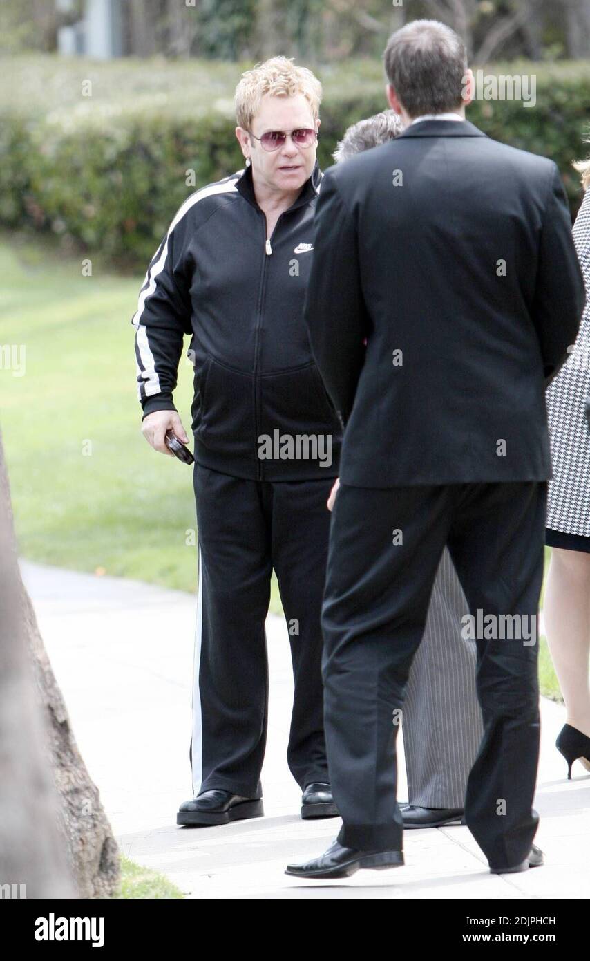 Elton John Hund Stockfotos und -bilder Kaufen - Alamy