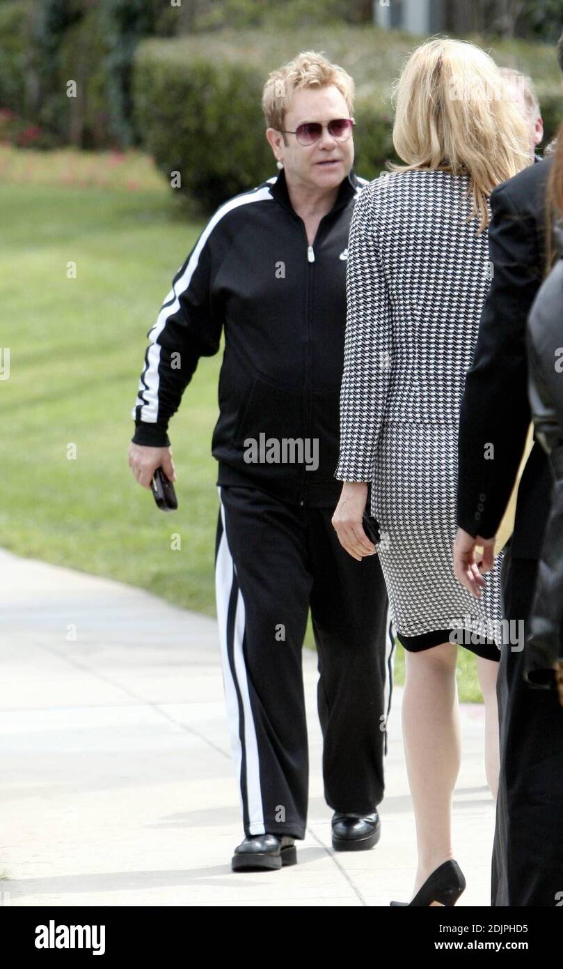 Elton John Hund Stockfotos und -bilder Kaufen - Alamy