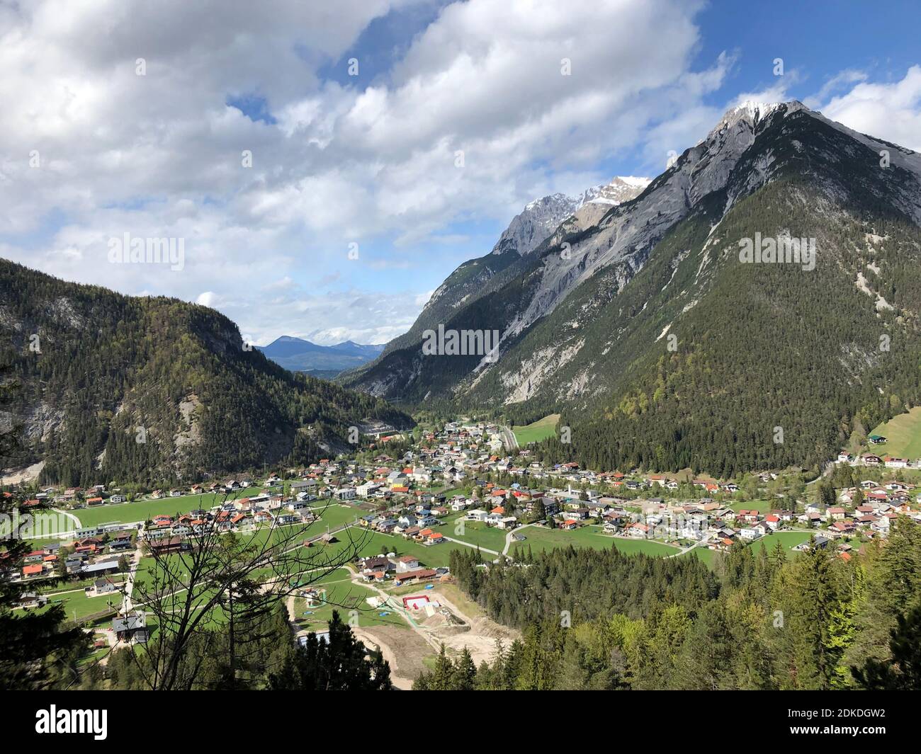 Luftbild alpen scharnitz -Fotos und -Bildmaterial in hoher Auflösung ...