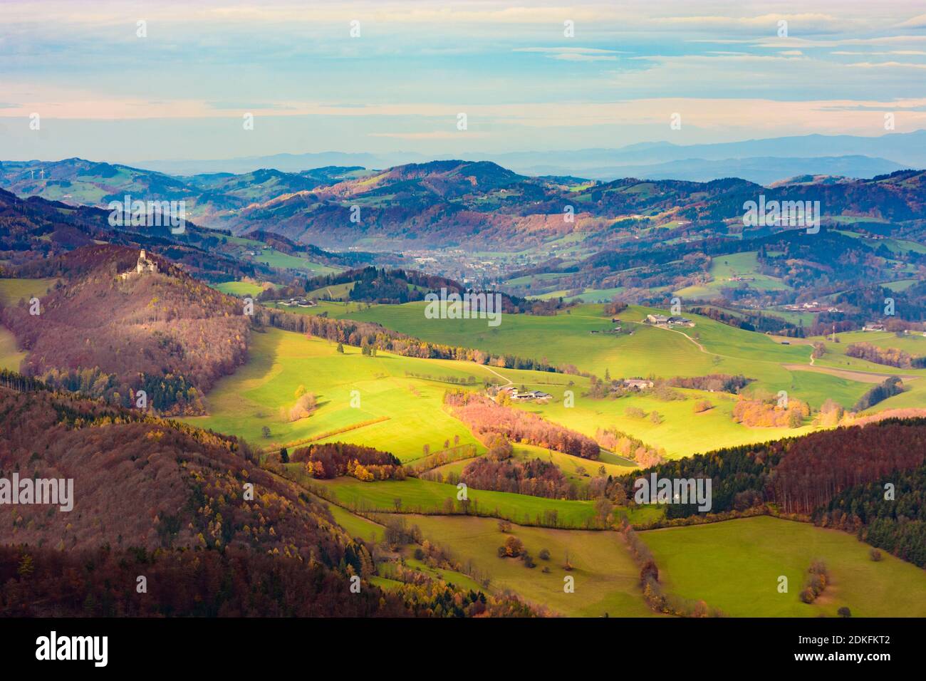 Von links nach rechts umgebung Stockfotos und -bilder Kaufen - Alamy