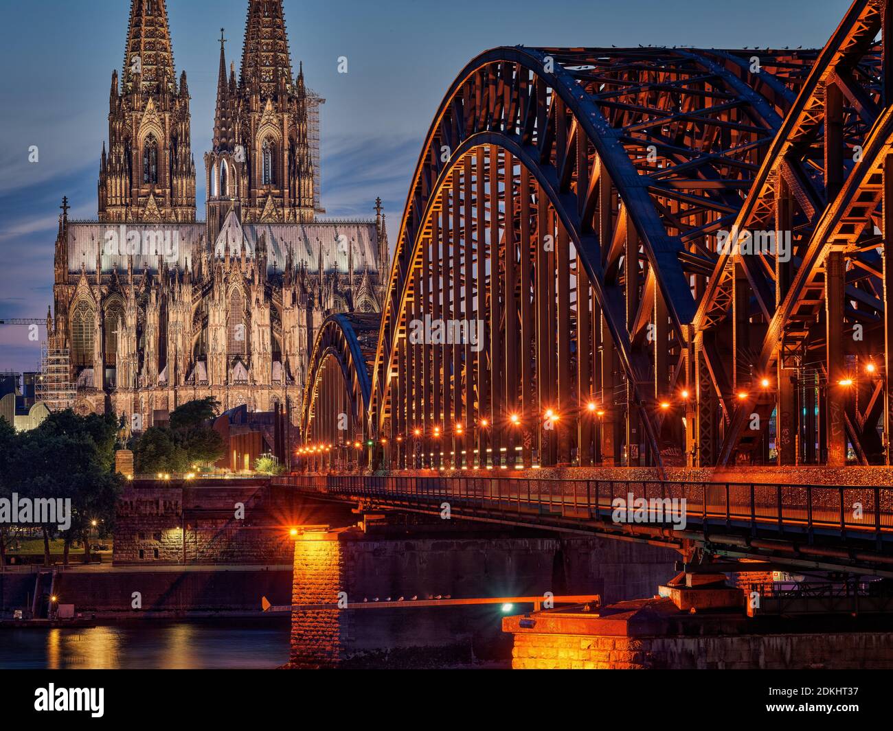 Kathedrale, Kirche, Kathedrale, nationales Symbol, Fluss, Flussufer ...
