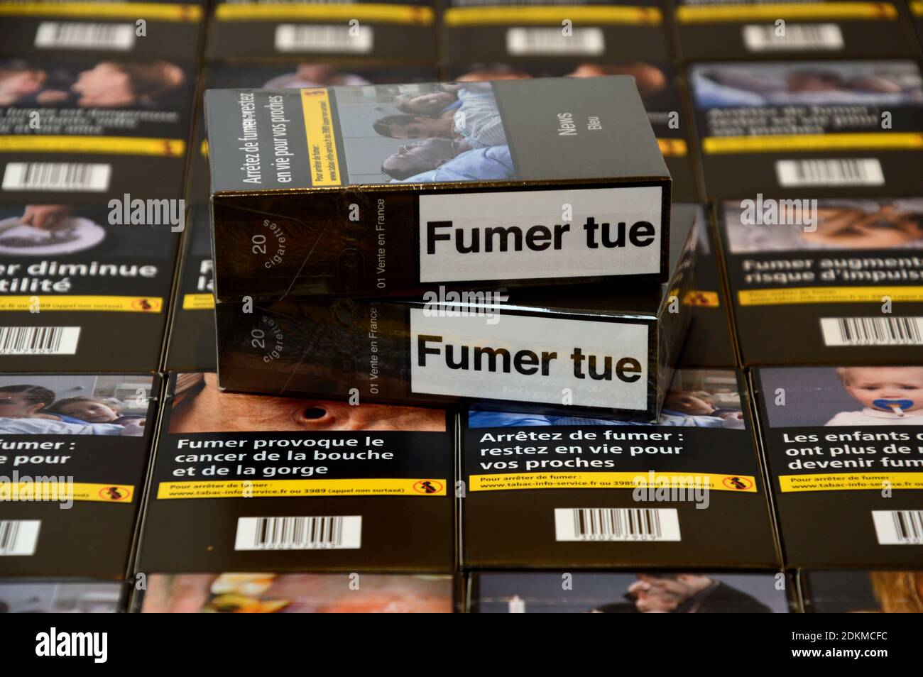 Eine schachtel zigaretten -Fotos und -Bildmaterial in hoher Auflösung ...