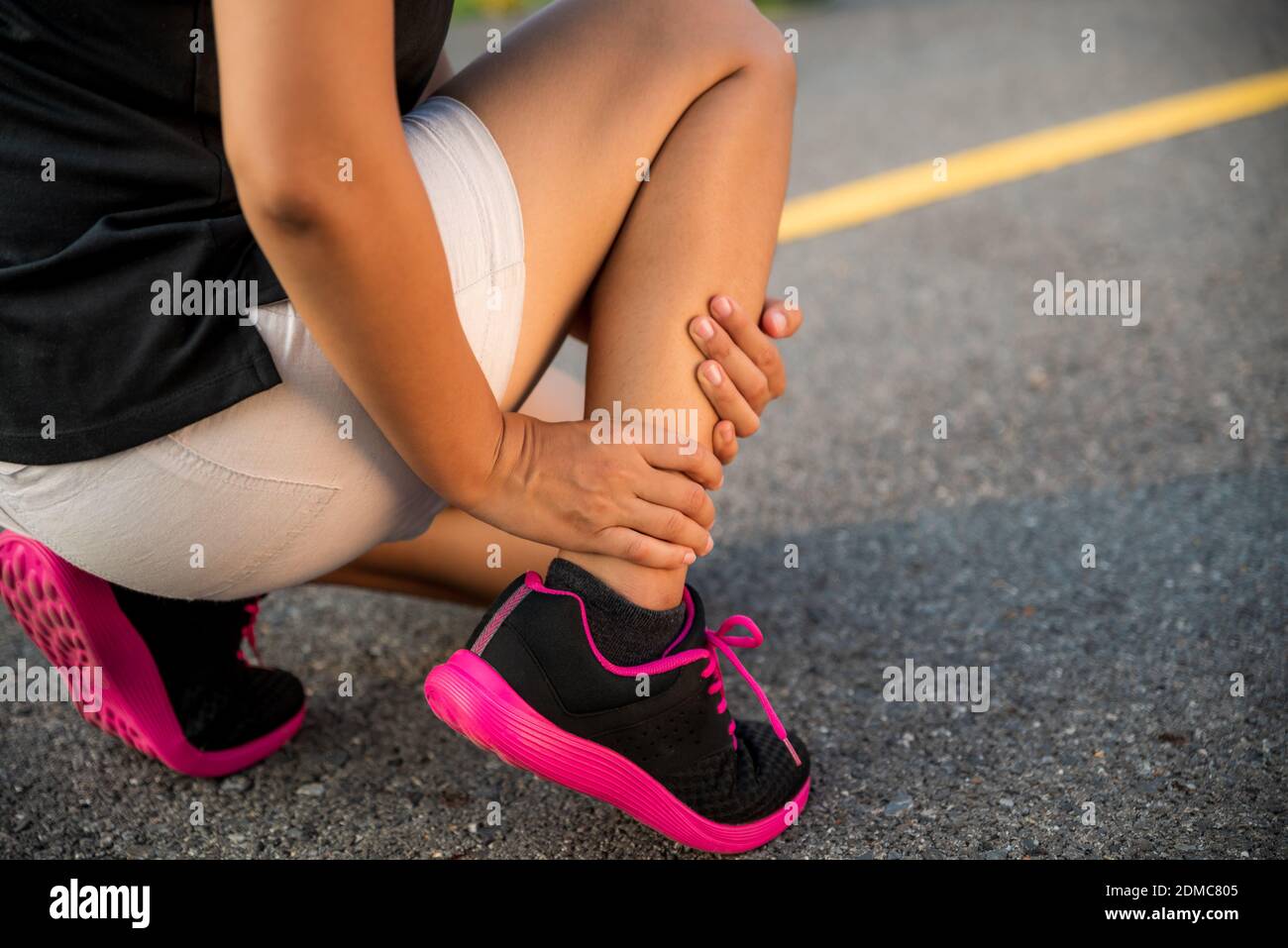 Verstaucht und geschwollen -Fotos und -Bildmaterial in hoher Auflösung ...
