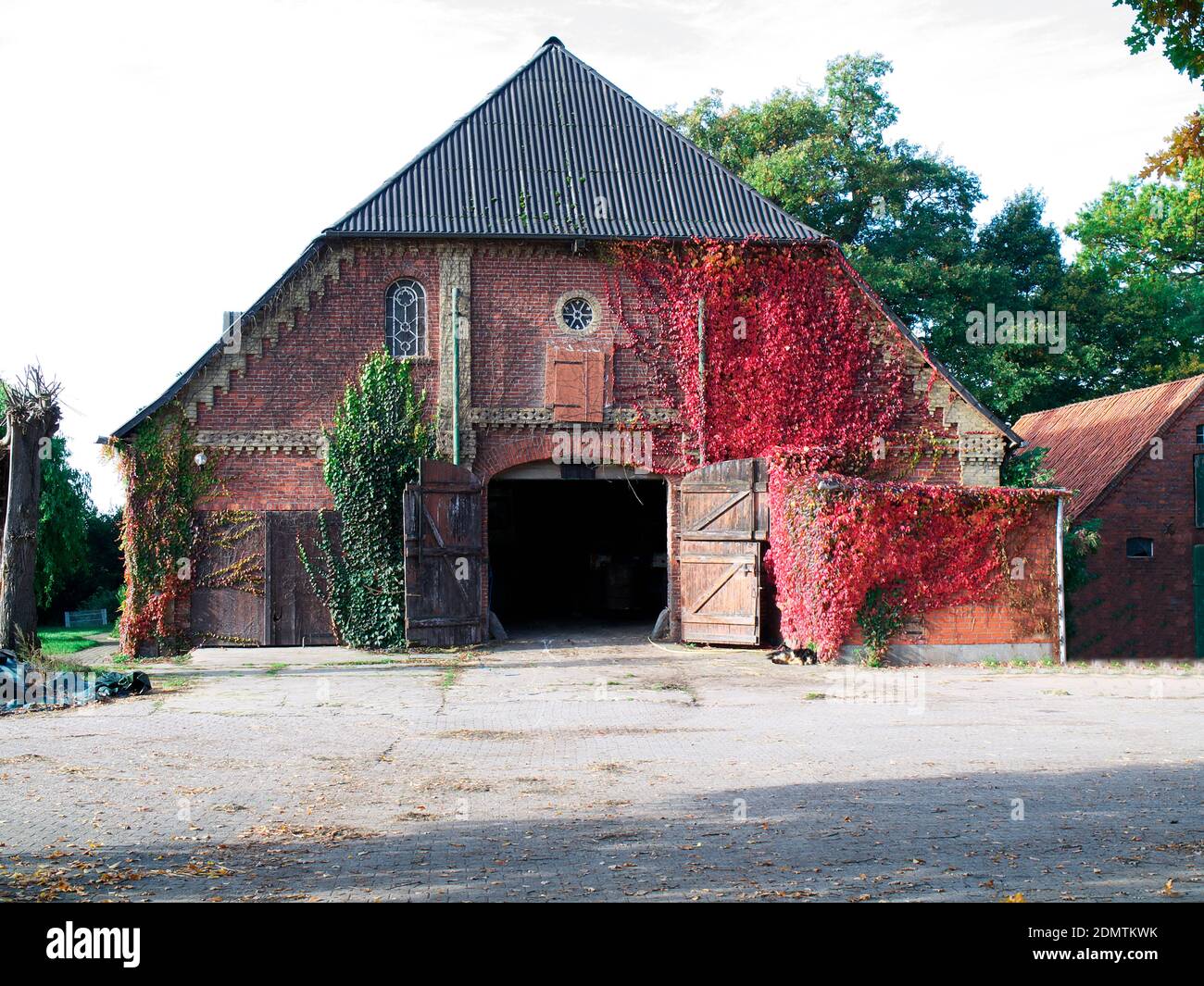 Bauernhaus tor -Fotos und -Bildmaterial in hoher Auflösung – Alamy