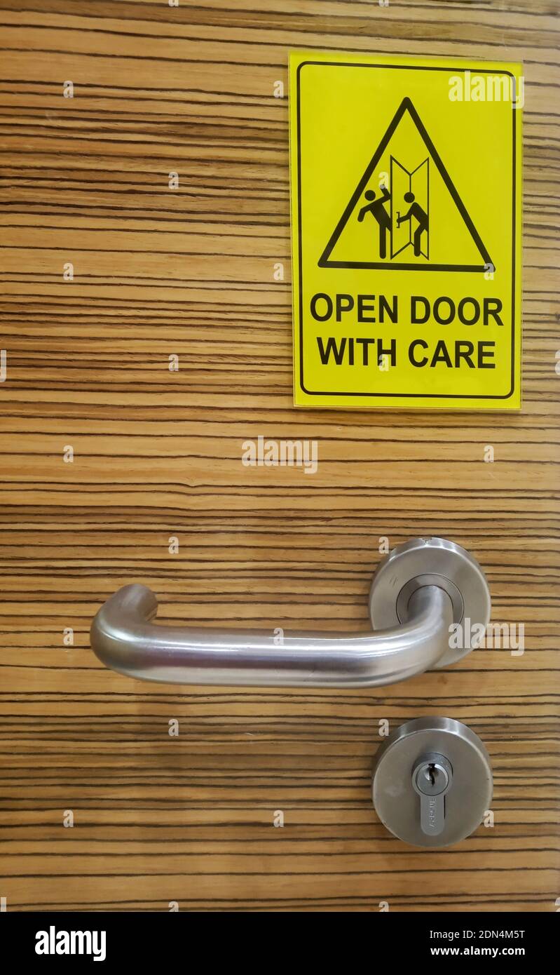 Vorsichtig behandeln -Fotos und -Bildmaterial in hoher Auflösung – Alamy