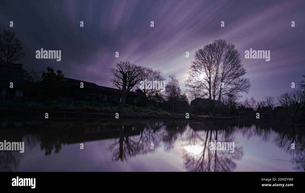 Lila himmel in dedham -Fotos und -Bildmaterial in hoher Auflösung – Alamy