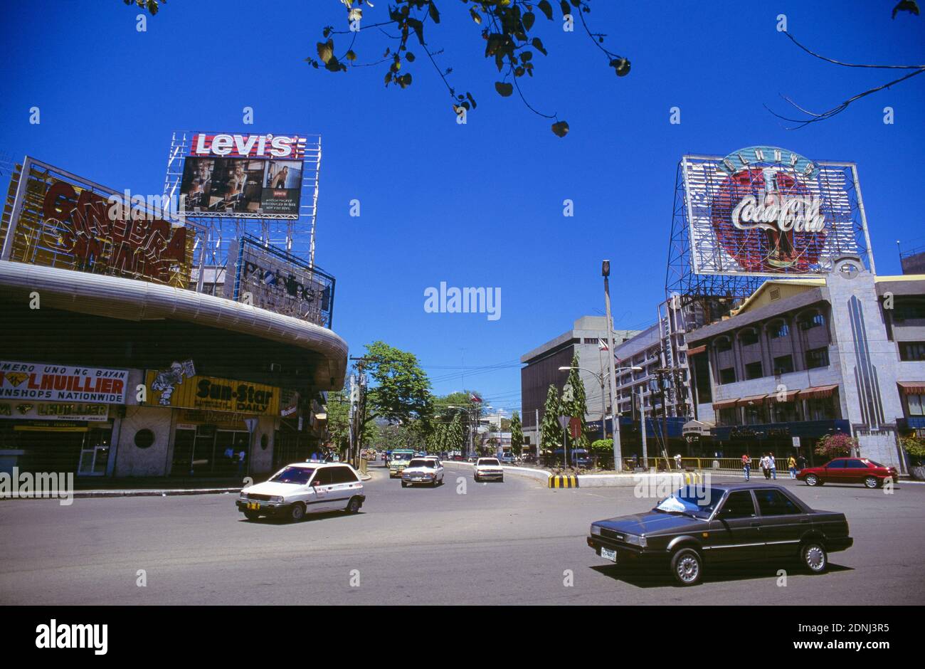Verkehr auf dem Fuente Osmana Circle mit Blick auf den Osmena Boulevard ...