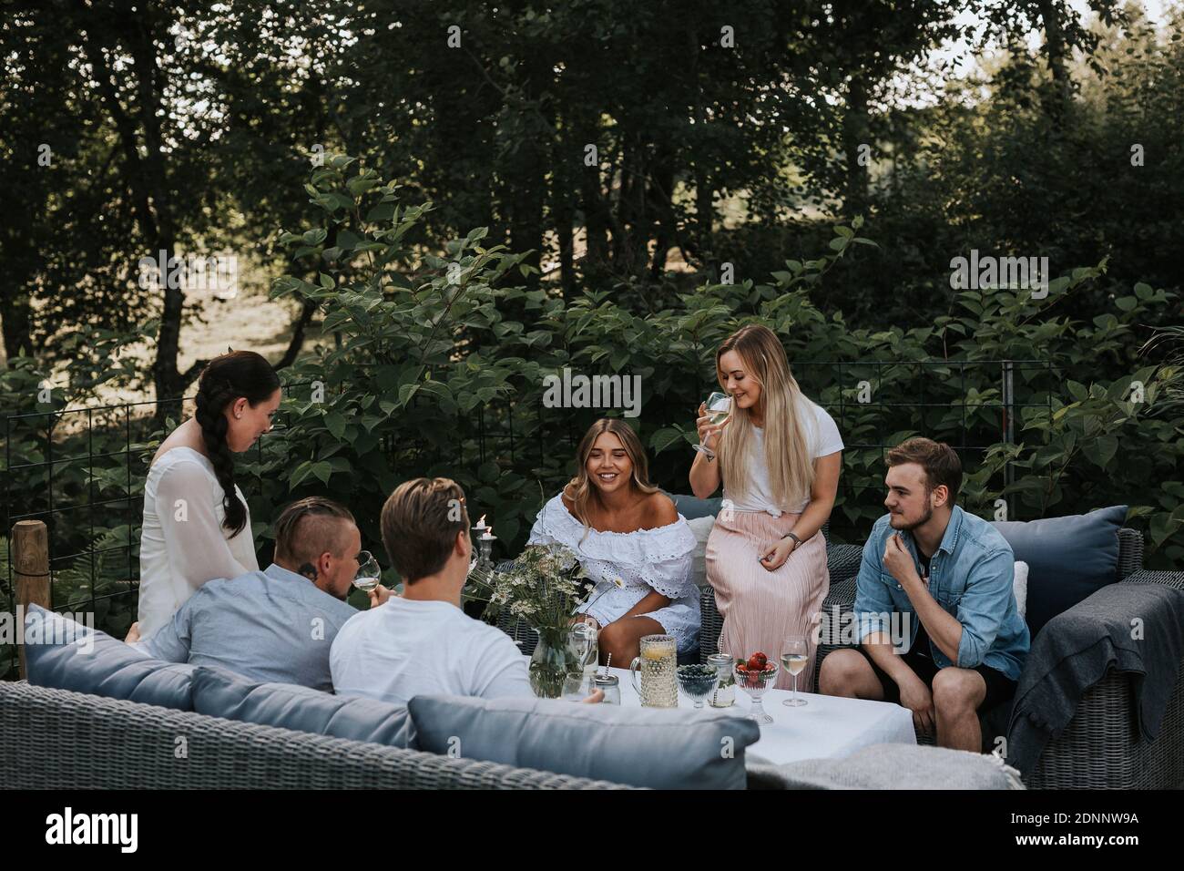 Freunde der zweisamkeit -Fotos und -Bildmaterial in hoher Auflösung – Alamy