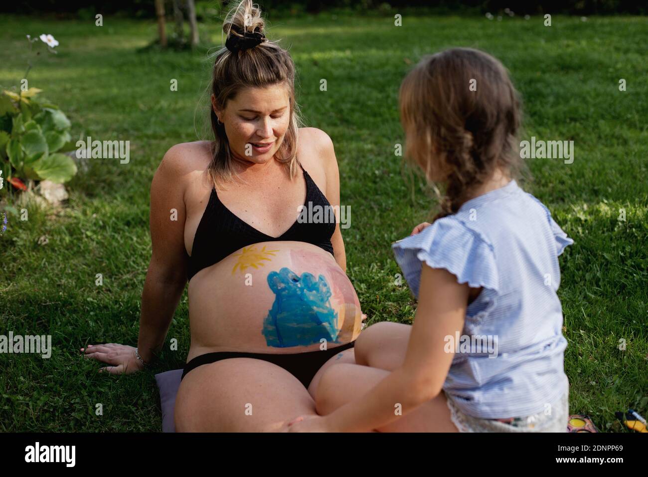 Mutter tochter bikini -Fotos und -Bildmaterial in hoher Auflösung – Alamy