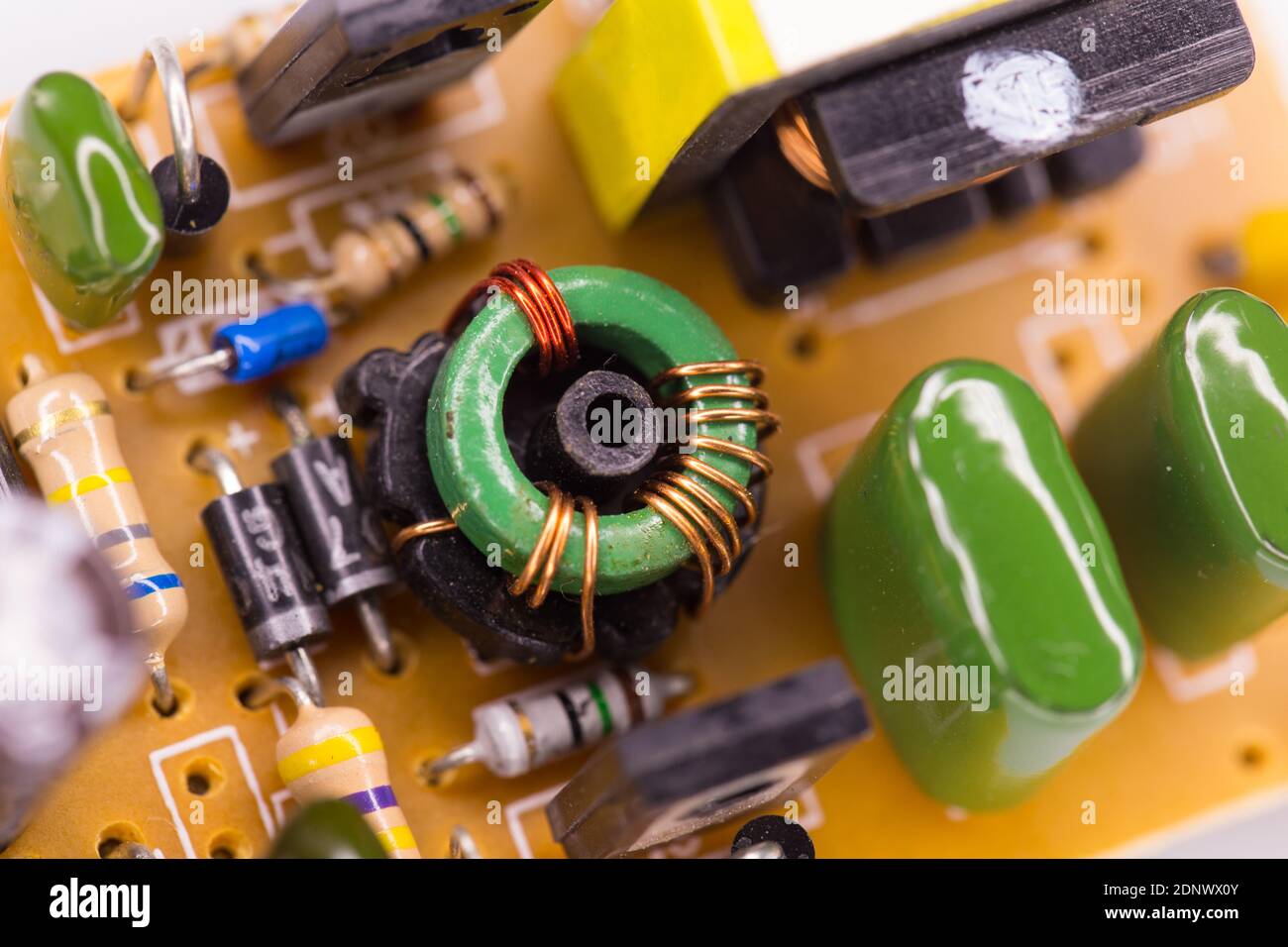 Passive elektrische komponenten -Fotos und -Bildmaterial in hoher ...