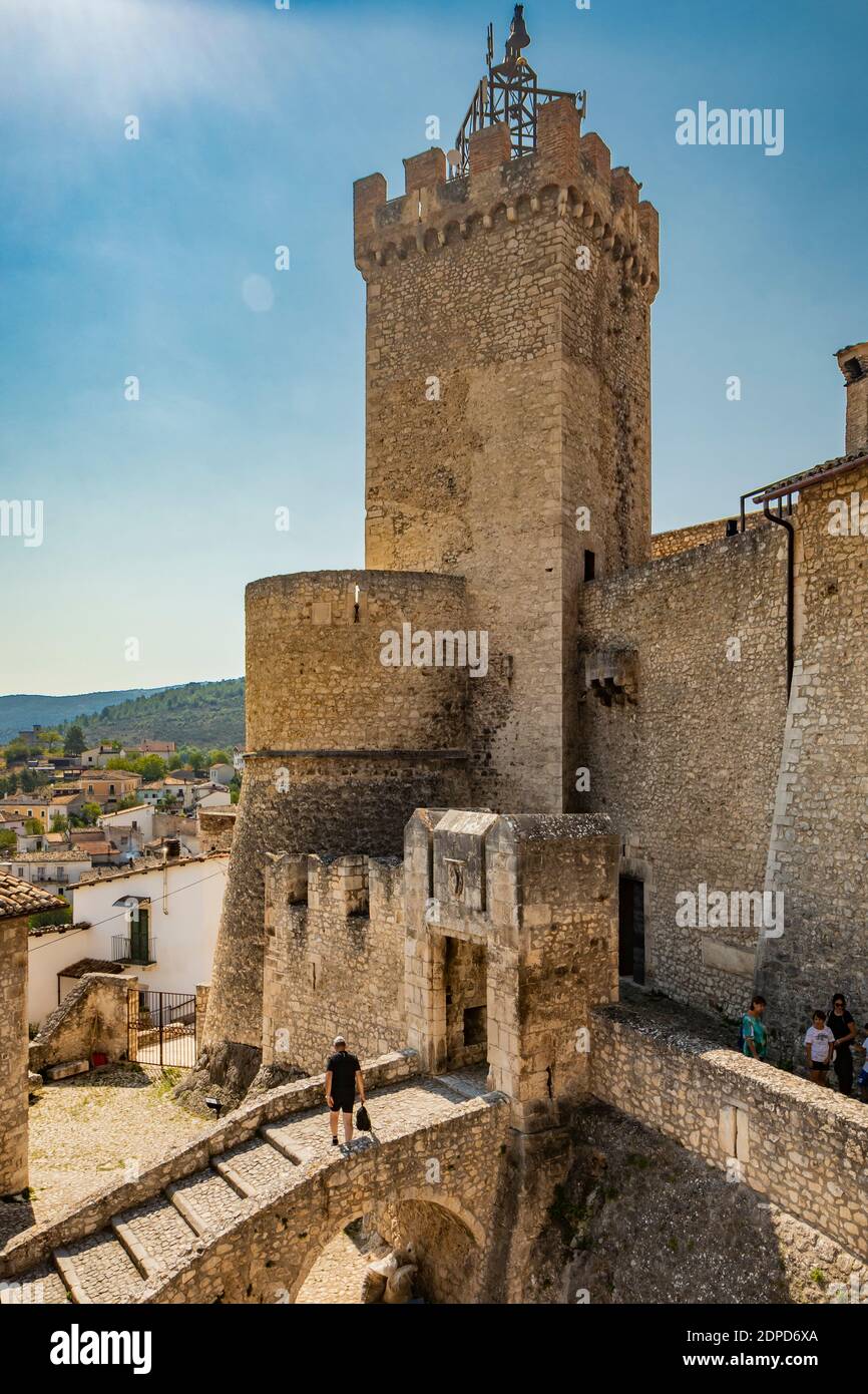 Mauer Der Mittelalterlichen Burg Stockfotos und -bilder Kaufen - Alamy
