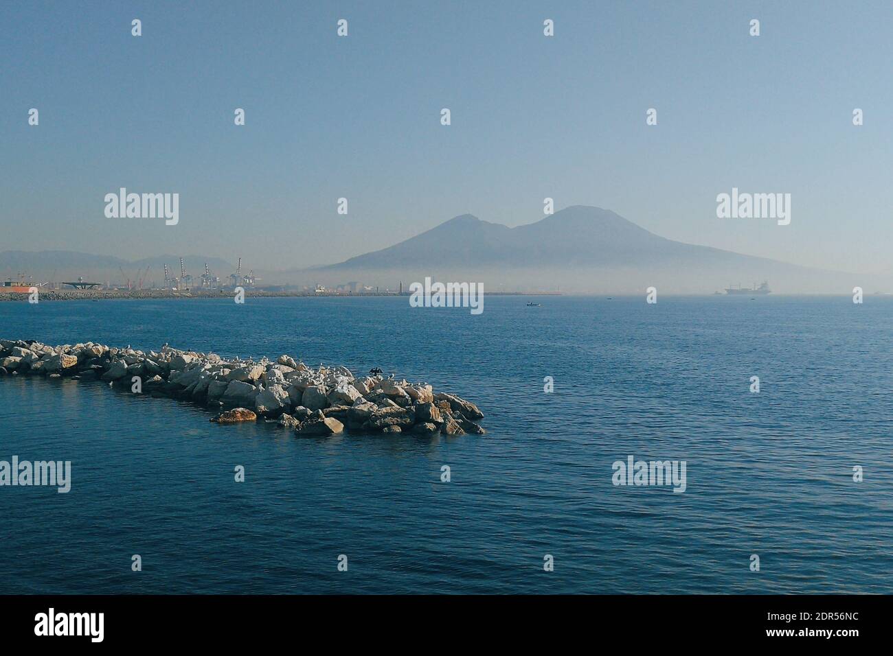 Aktiver vulkan von neapel -Fotos und -Bildmaterial in hoher Auflösung ...