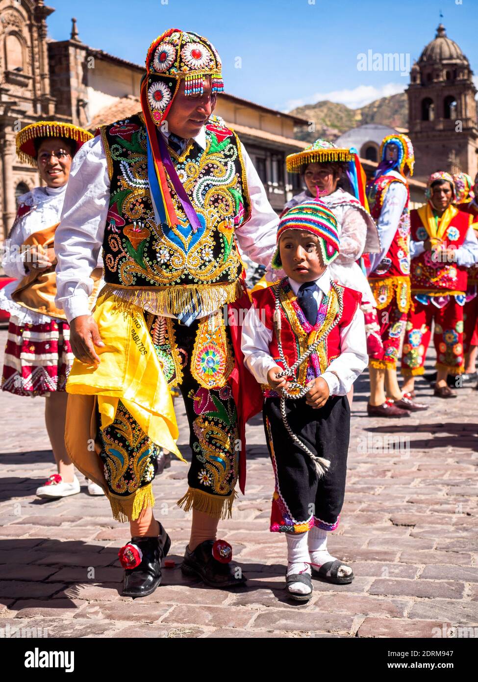 Traditionelle kleidung aus peru -Fotos und -Bildmaterial in hoher ...