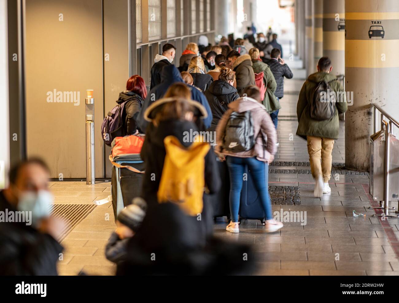 Hamburg, Deutschland. Dezember 2020. Am Helmut-Schmidt-Flughafen im ...