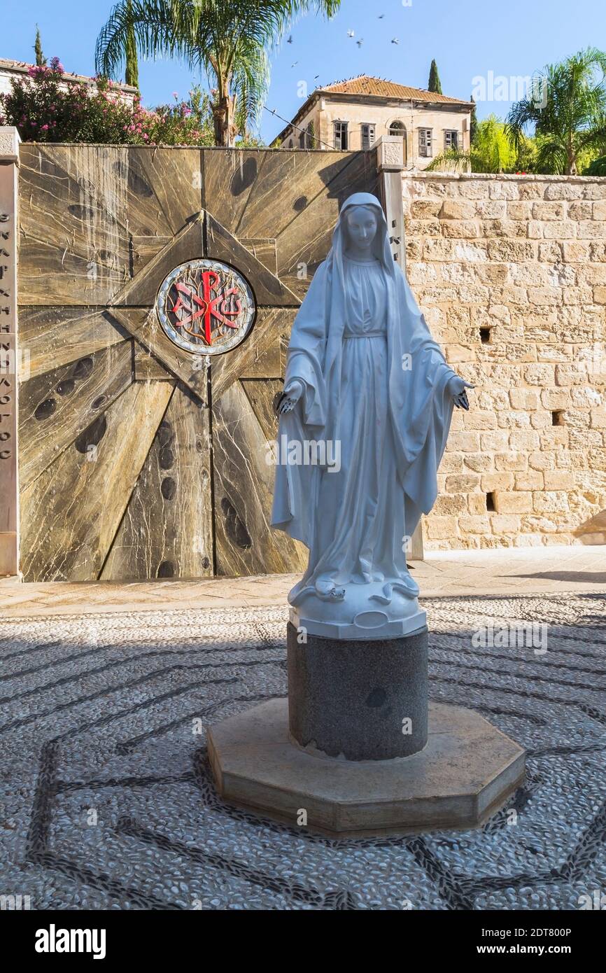 Statue virgin mary church israel -Fotos und -Bildmaterial in hoher ...