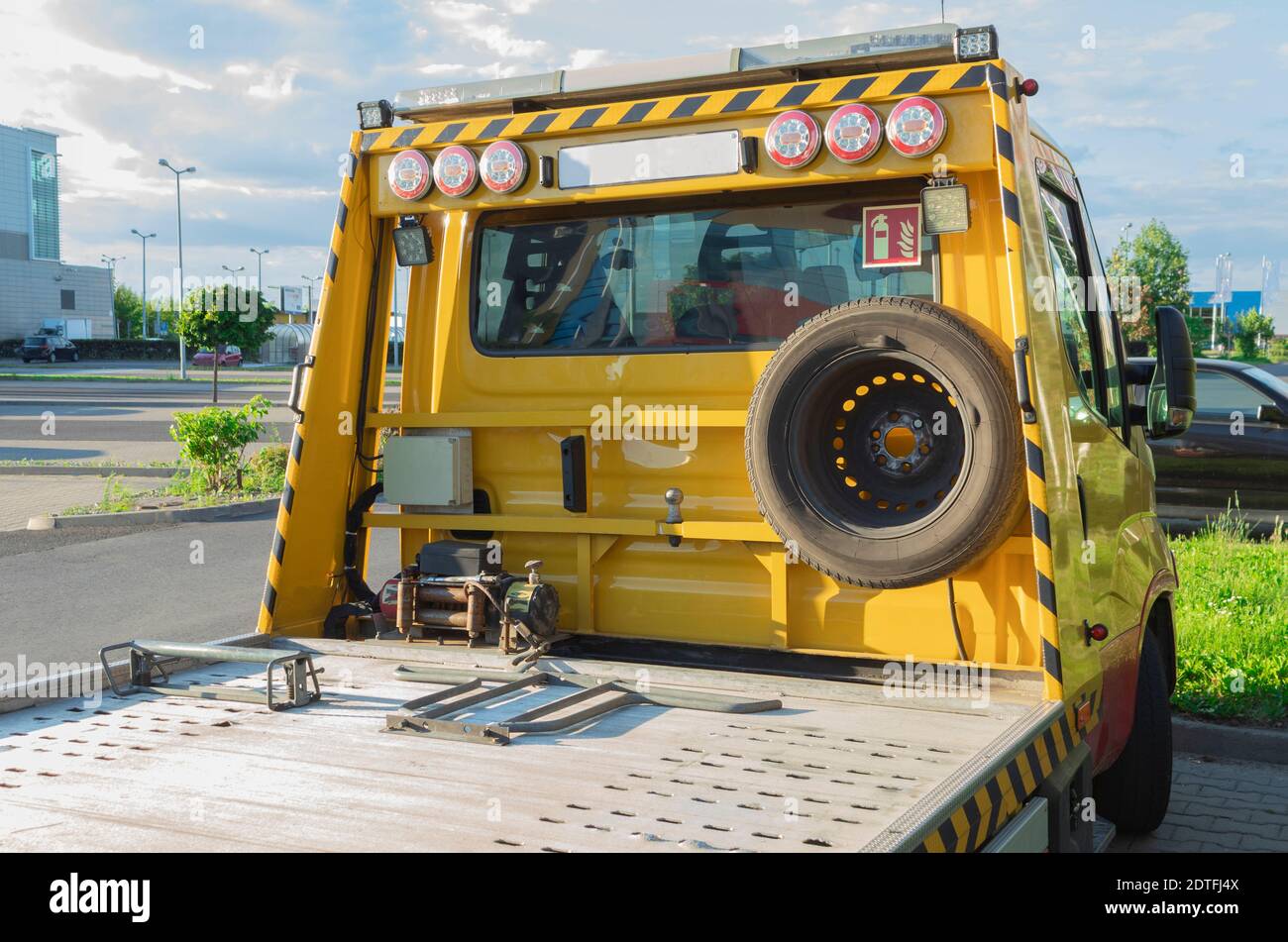 Mittlerer abschleppwagen -Fotos und -Bildmaterial in hoher Auflösung ...
