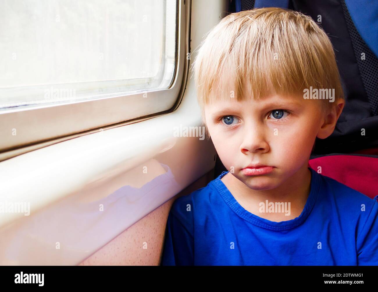 Kind traurig -Fotos und -Bildmaterial in hoher Auflösung – Alamy