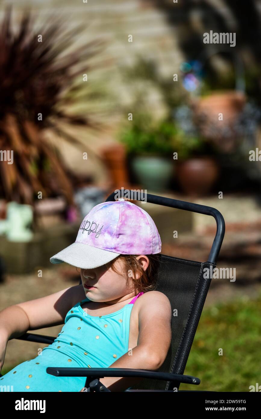 Badende kinder im garten -Fotos und -Bildmaterial in hoher Auflösung ...