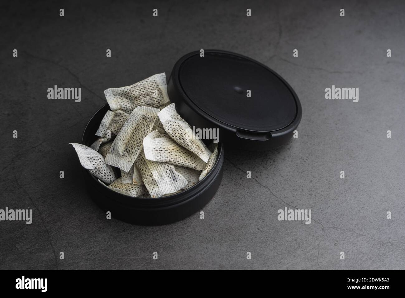 Schwedischer snus -Fotos und -Bildmaterial in hoher Auflösung – Alamy