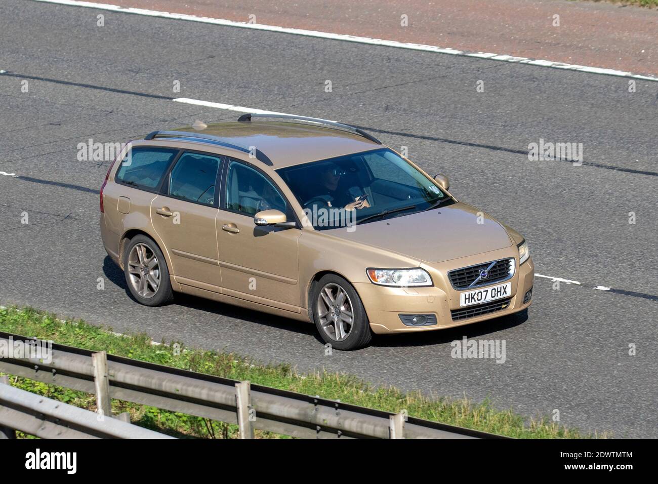 Beige volvo -Fotos und -Bildmaterial in hoher Auflösung – Alamy