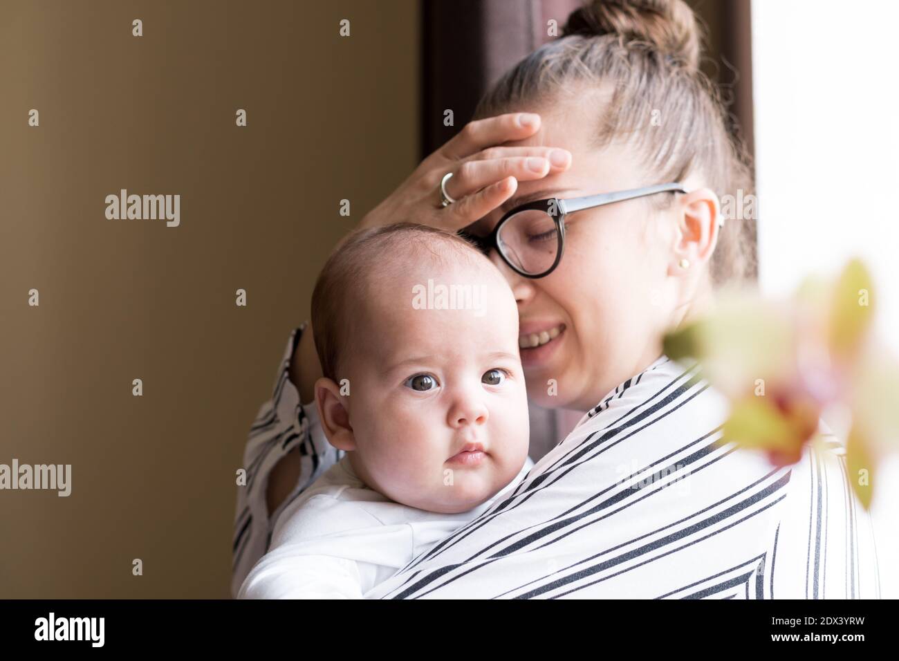 Ernstes Baby Stockfotos und -bilder Kaufen - Alamy