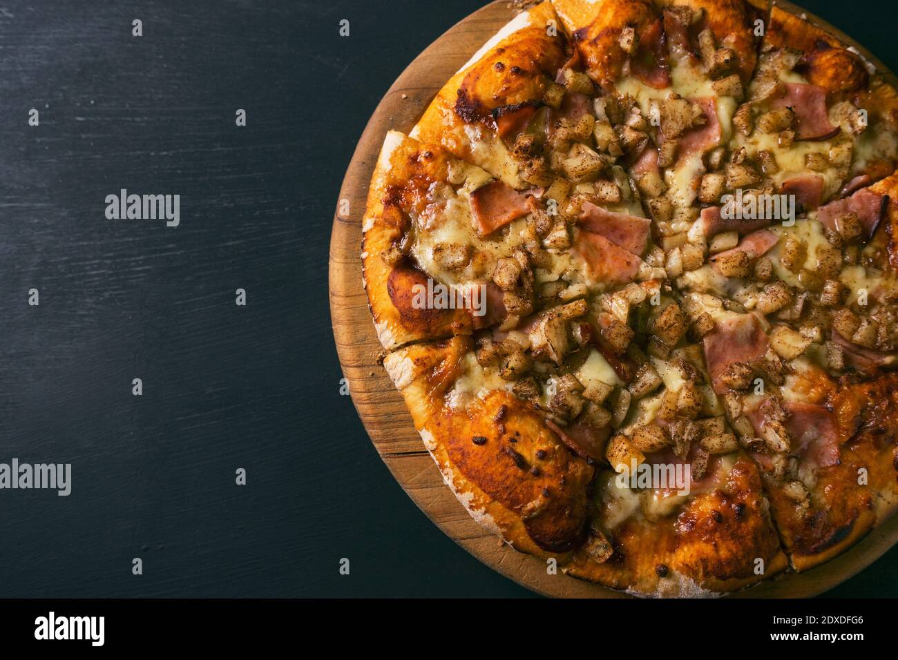 Hawaiianische ananaspizza -Fotos und -Bildmaterial in hoher Auflösung ...