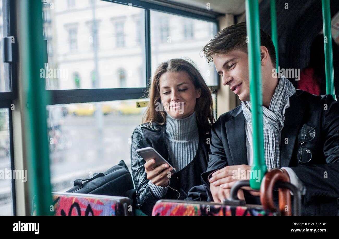 Sitting on bus -Fotos und -Bildmaterial in hoher Auflösung – Alamy