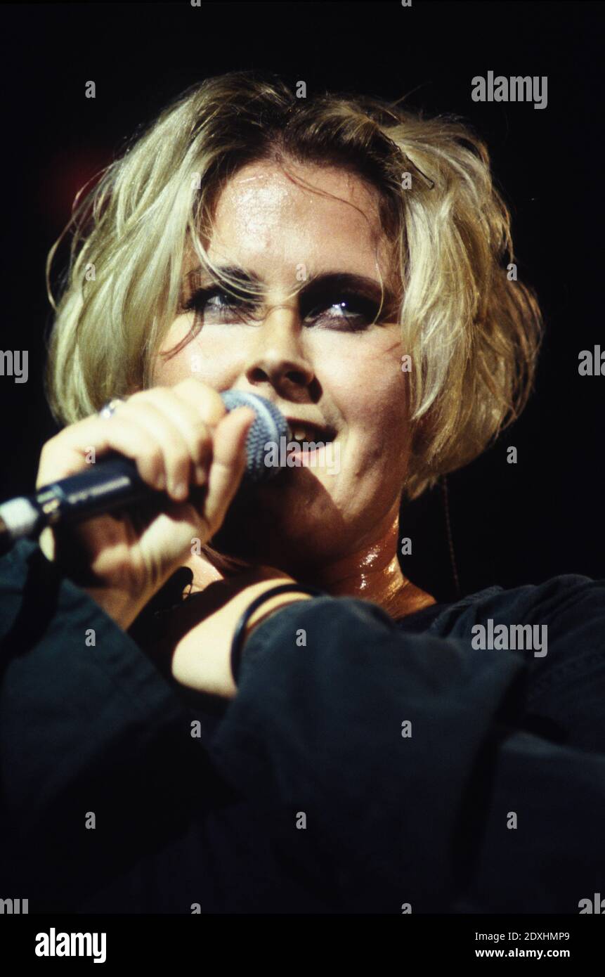 Alison moyet live performance -Fotos und -Bildmaterial in hoher ...