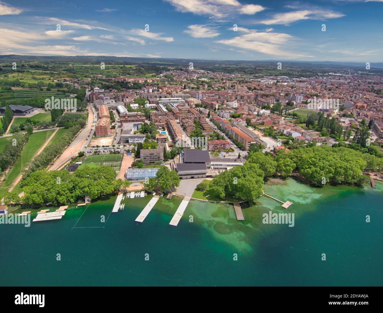 Ein Blick von oben auf ein touristisches Ziel mit hoher Wohnung Gebäude ...