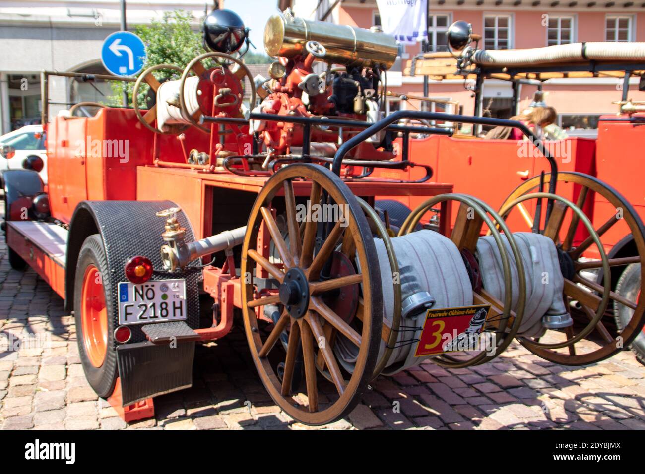 Historische feuerwehrfahrzeuge -Fotos und -Bildmaterial in hoher ...
