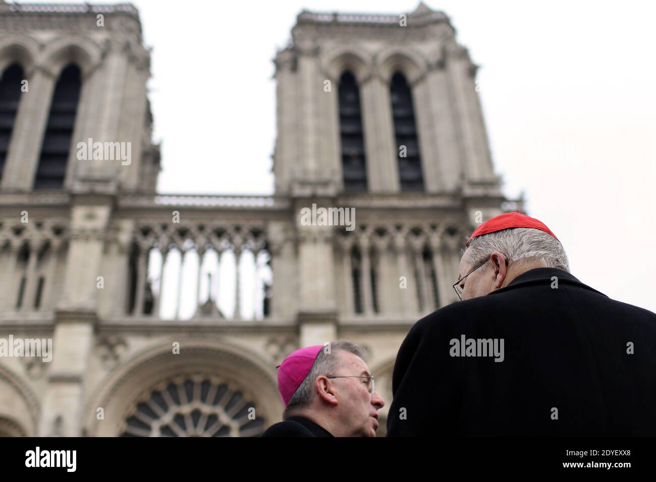 Der Oberpriester und Rektor der Kathedrale Notre-Dame de Paris, Patrick ...
