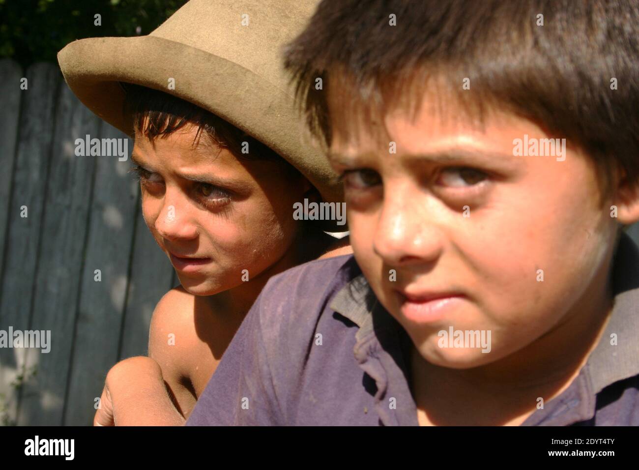 Street kids in romania -Fotos und -Bildmaterial in hoher Auflösung – Alamy