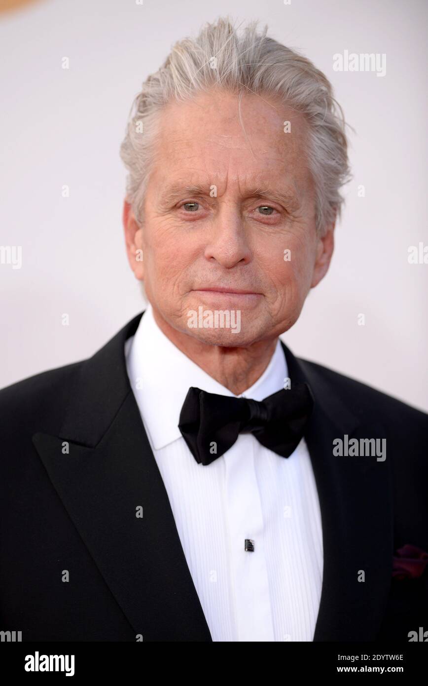 Michael Douglas kommt bei den 65. Jährlichen Primetime Emmy Awards im ...