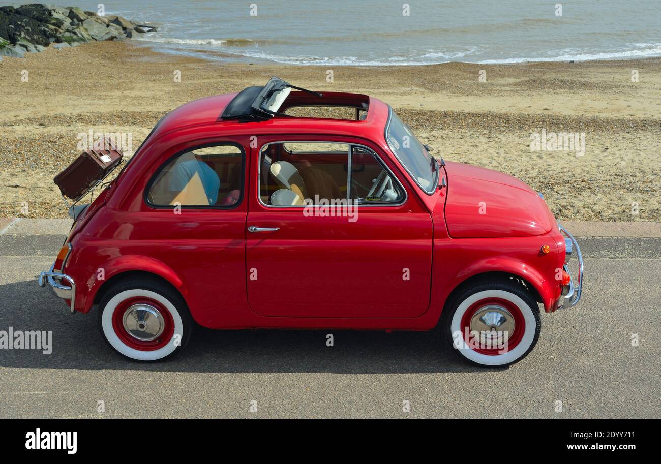 Classic fiat 500 picnic basket -Fotos und -Bildmaterial in hoher ...