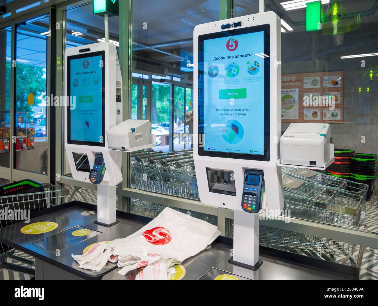 Self checkout terminals -Fotos und -Bildmaterial in hoher Auflösung – Alamy