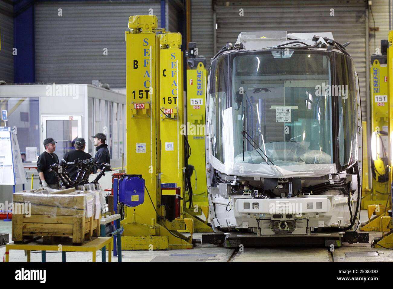 Atmosphäre im Alstom Citadis Straßenmontagewerk in La Rochelle-Aytre ...