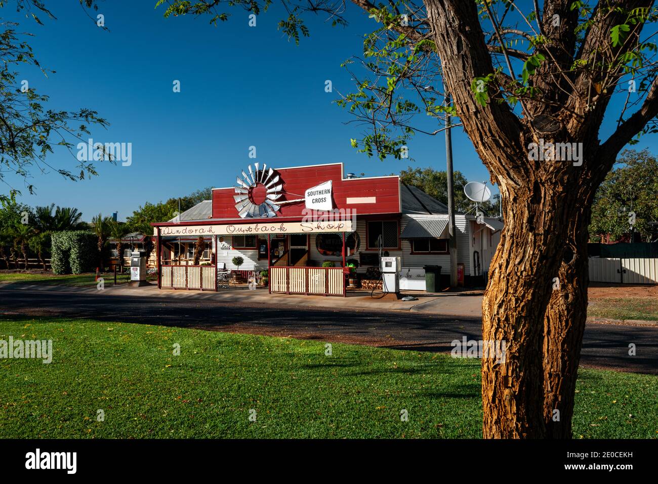 Outback village -Fotos und -Bildmaterial in hoher Auflösung – Alamy