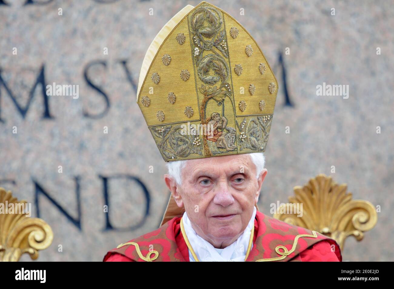 Papst Benedikt XVI. Leitet am 1. April 2012 die Palmsonntagsmesse im Vatikan. Der Palmsonntag ...