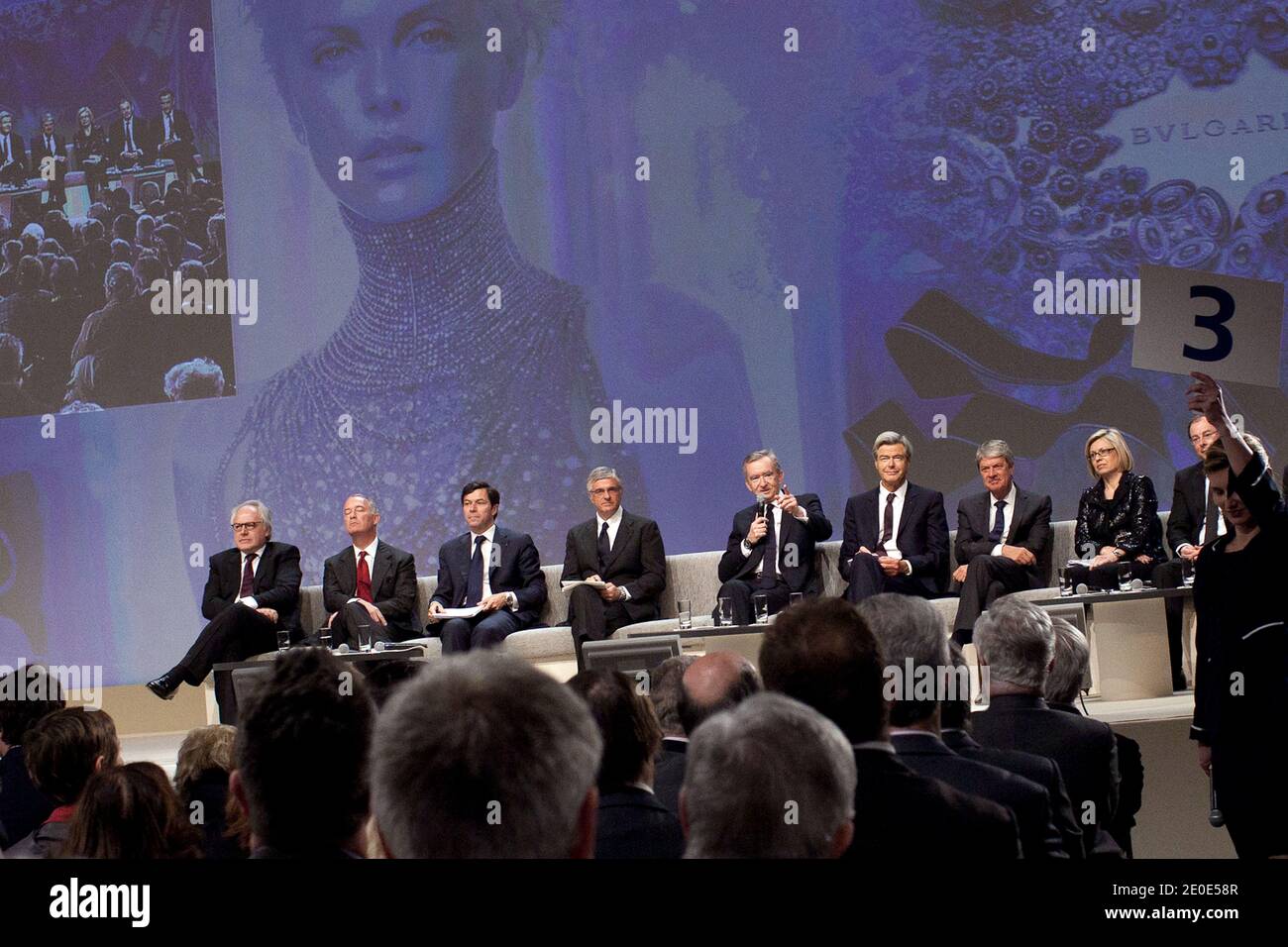 Global Luxury Retailer LVMH Chairman Bernard Arnault flankiert von LVMH ...