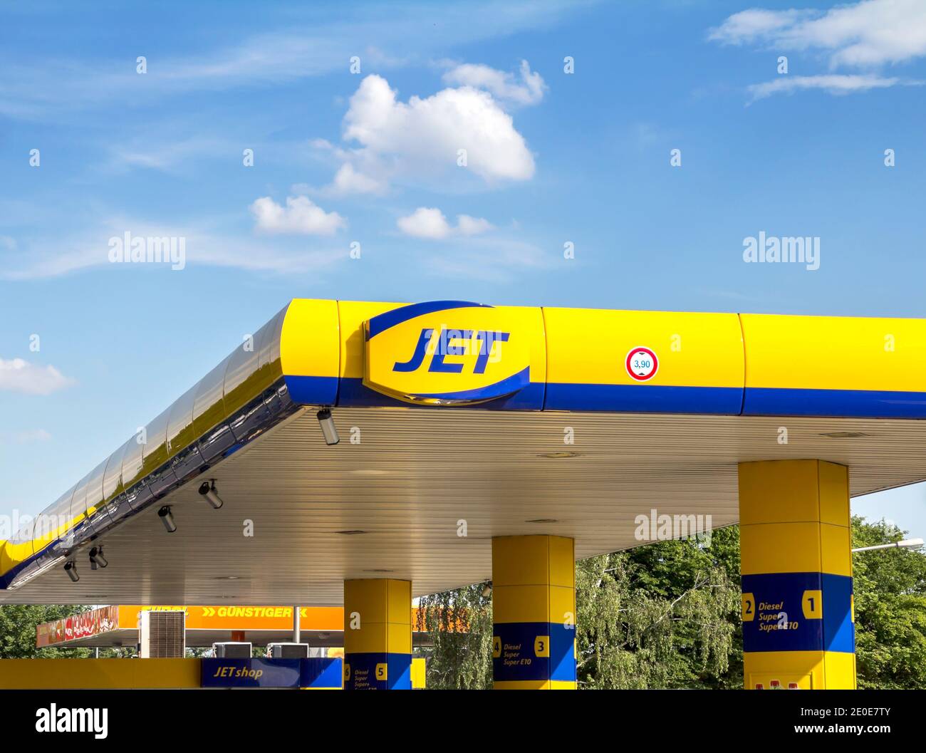 Jet tankstelle schild -Fotos und -Bildmaterial in hoher Auflösung – Alamy
